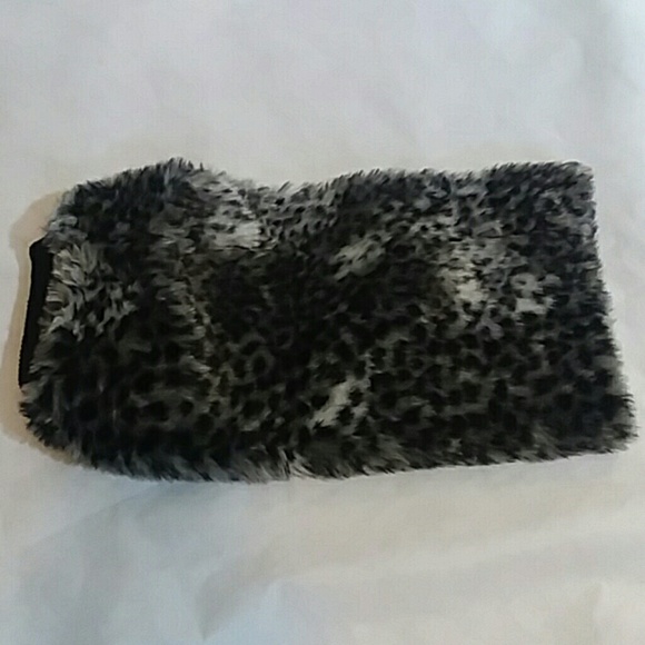 D&Y | Accessories | Dy Faux Fur Gray Leopard Lined Hand Muff | Poshmark